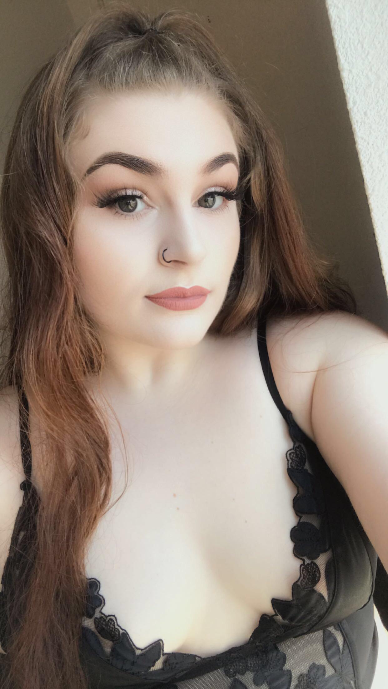 I took this top off 30 seconds after taking this picture, way too hot 😩 | Scrolller