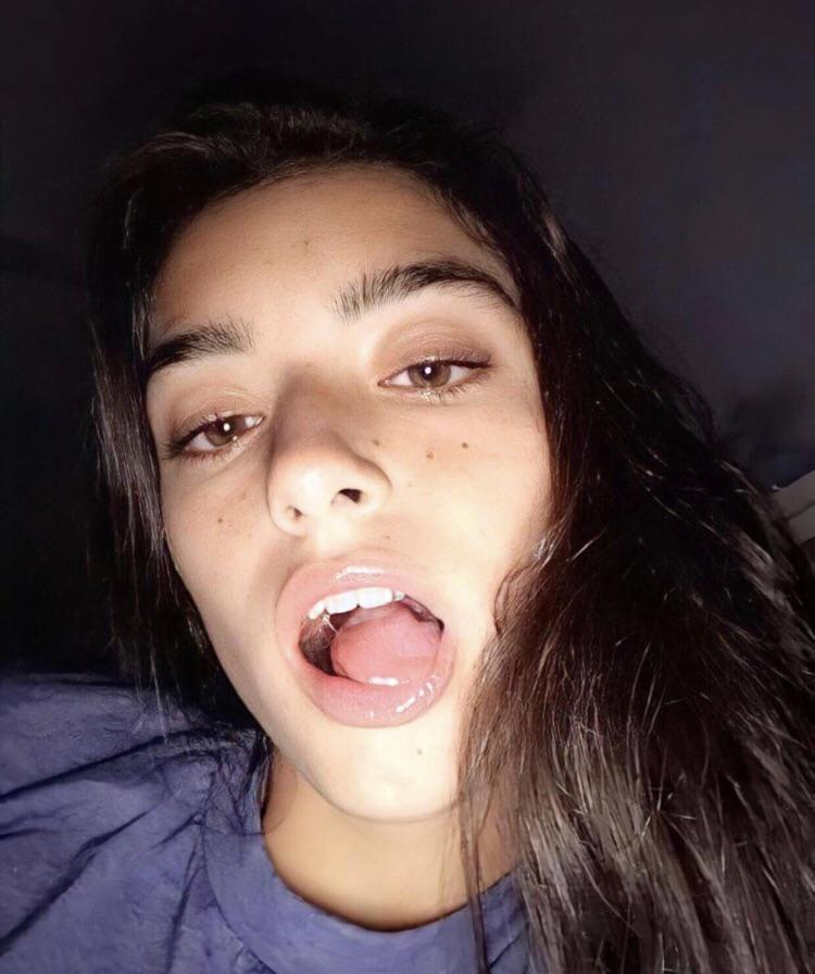 I’ve never came for Dixie Damelio before, help me change that? | Scrolller