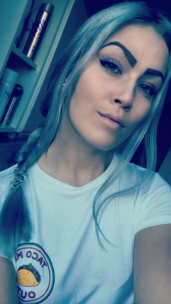 I wanna see her face covered in ur cum! Give my girlfriend attantion | Scrolller