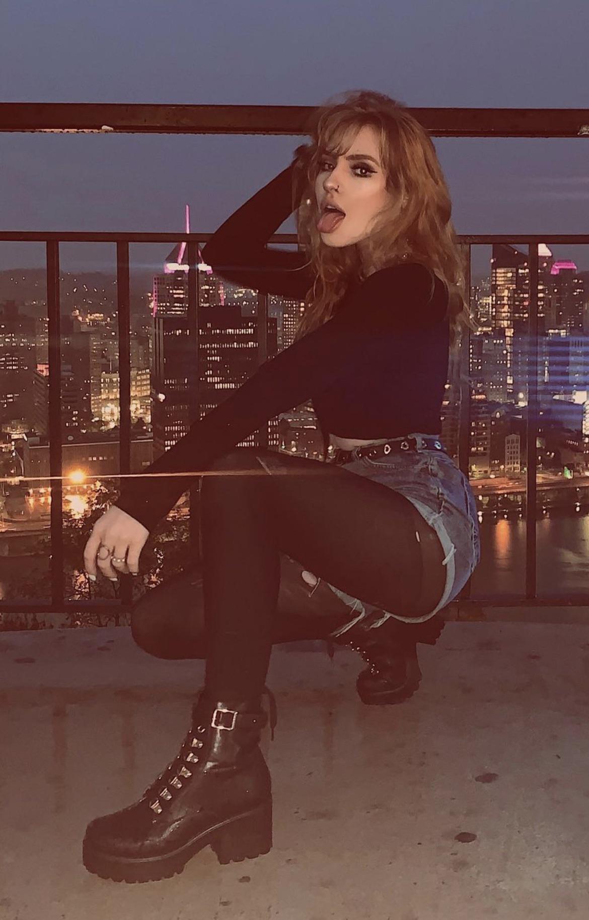 I want her in my bedroom rn | Scrolller