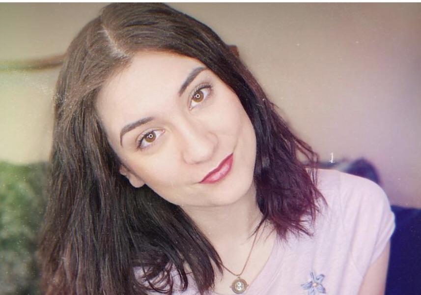 I want to nut all over Anna Brisbin aka BrizzyVoices pretty face | Scrolller