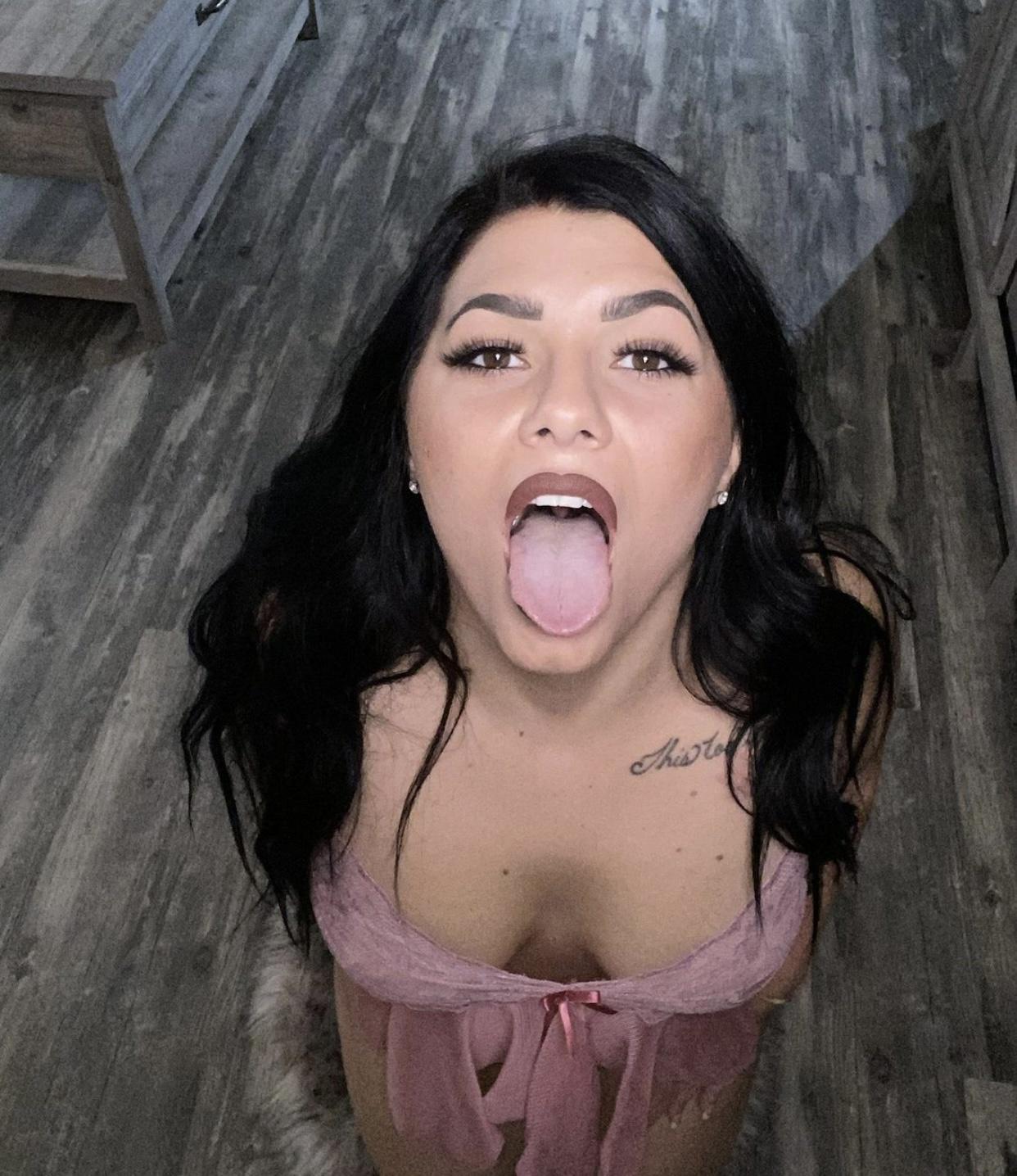 I want you to cum so deep in my mouth it hits the back of my throat 🥵 | Scrolller