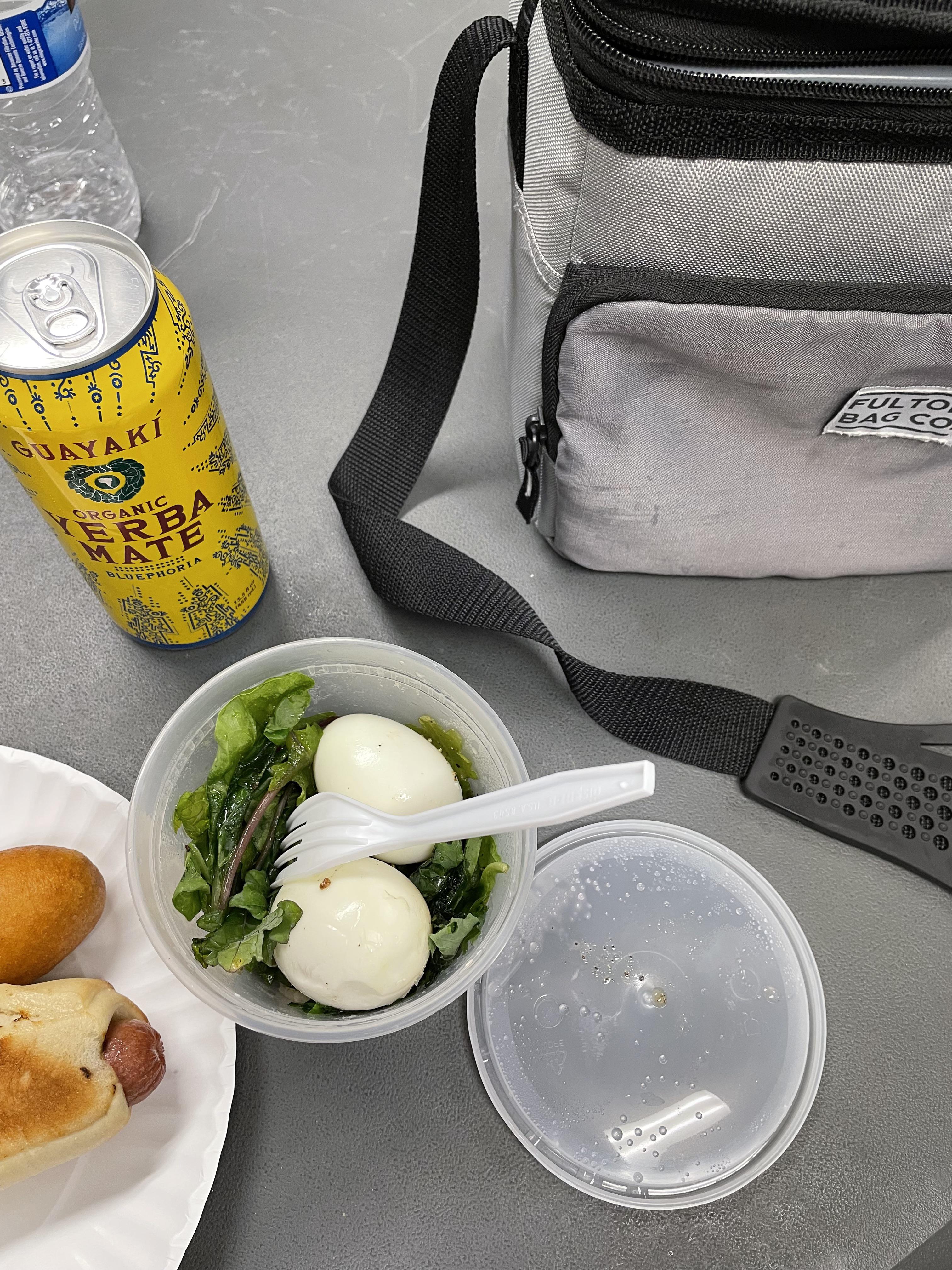 I was just trying to have lunch…. | Scrolller