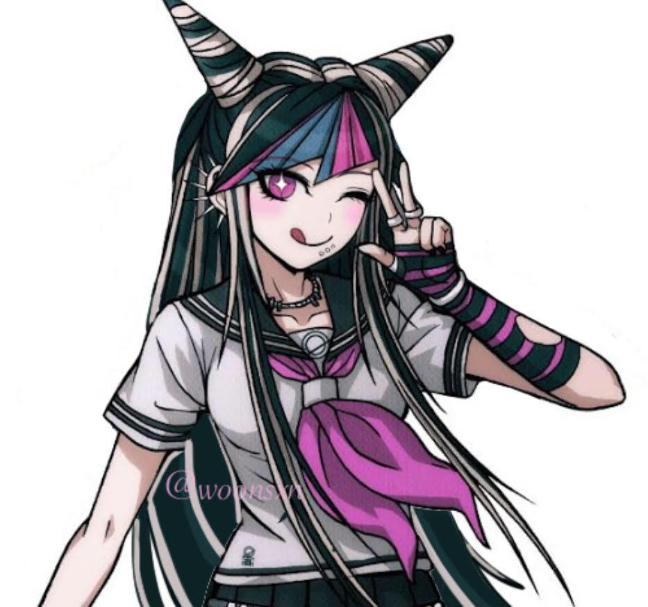ibuki brushes her hair | Scrolller