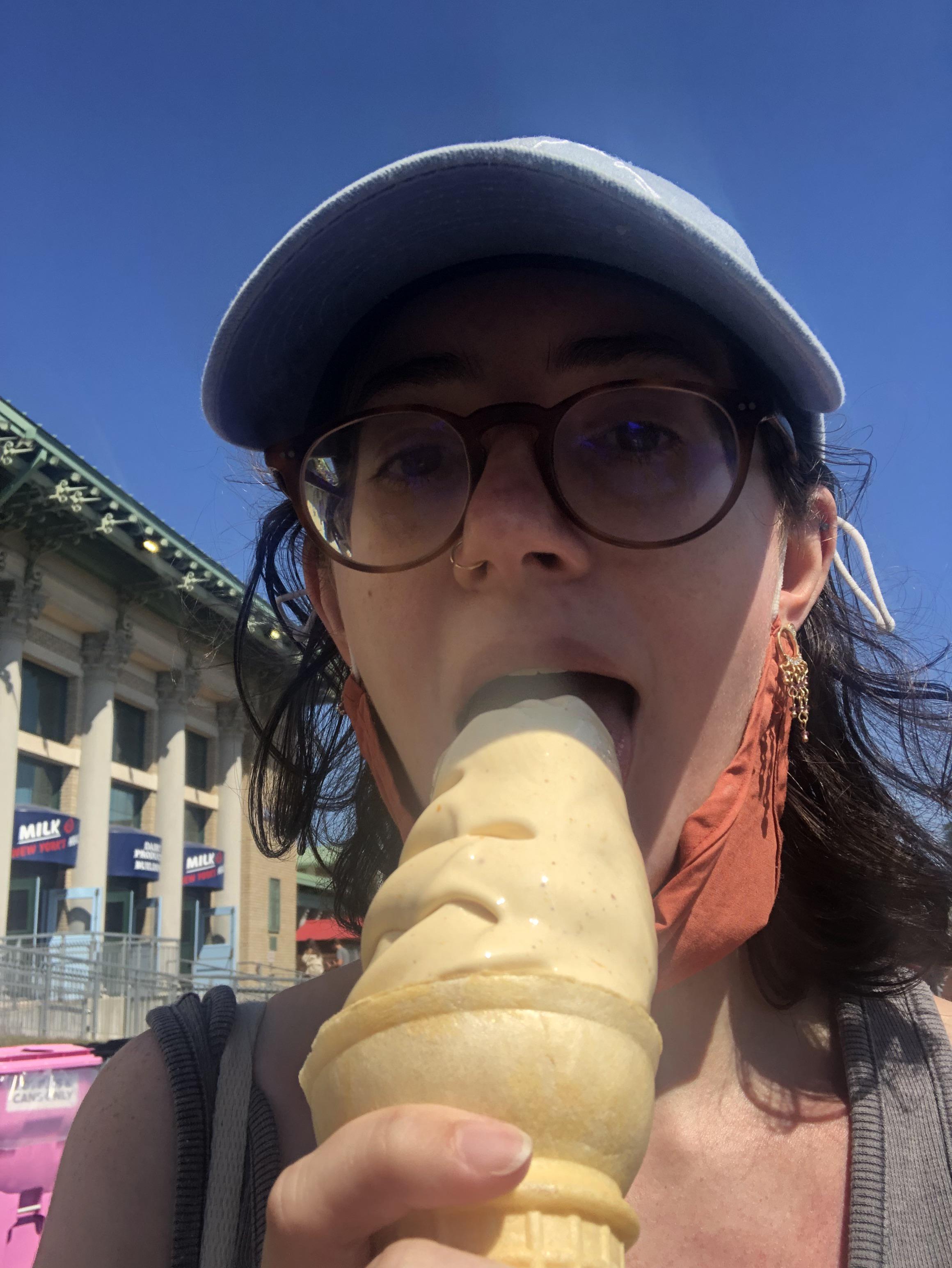 ice cream selfie! 24f | Scrolller
