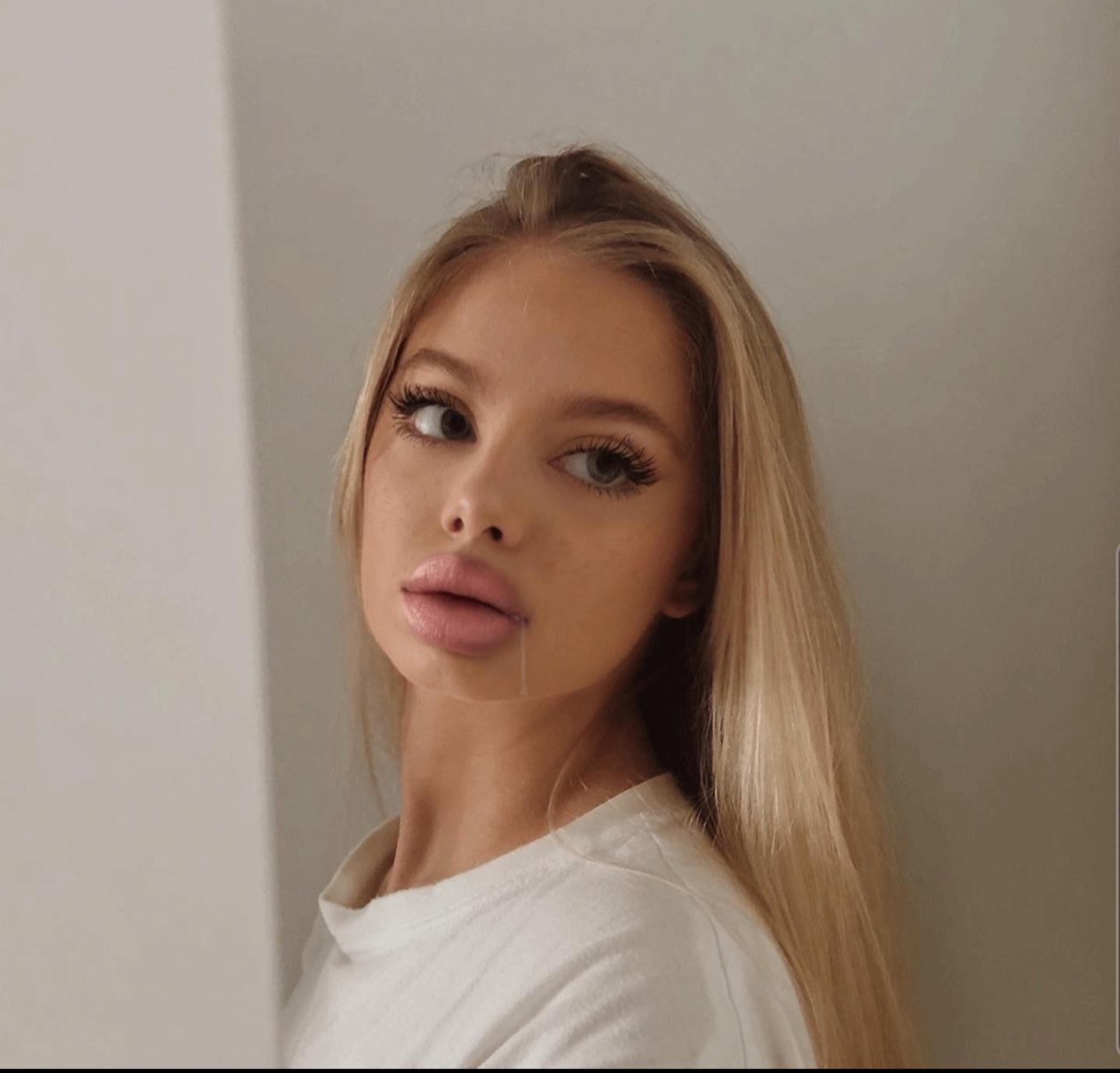 Ideal lips | Scrolller