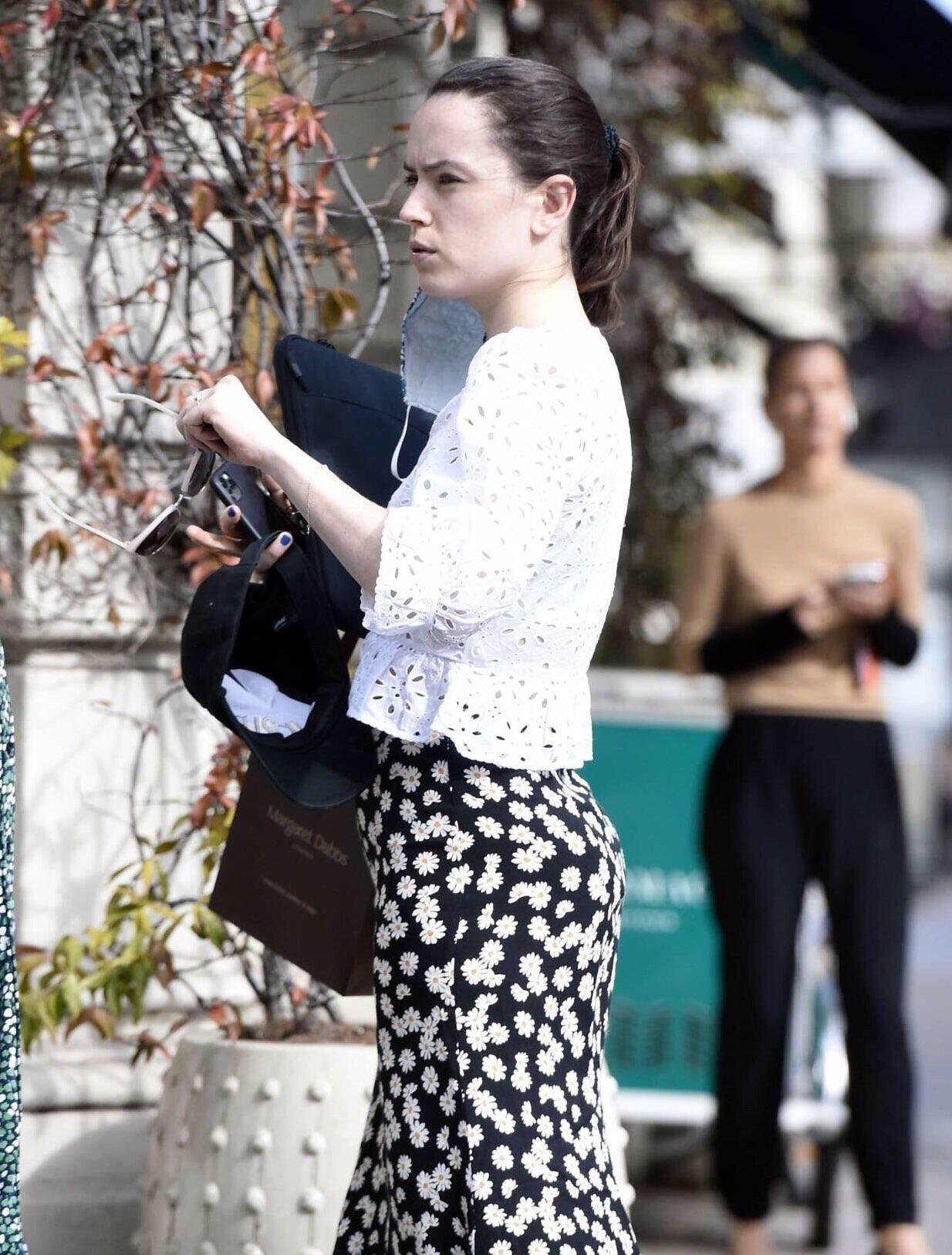 I am addicted to Daisy Ridley’s butthole | Scrolller