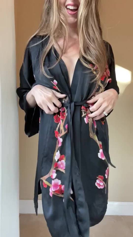 A quick flash 😉 | Scrolller