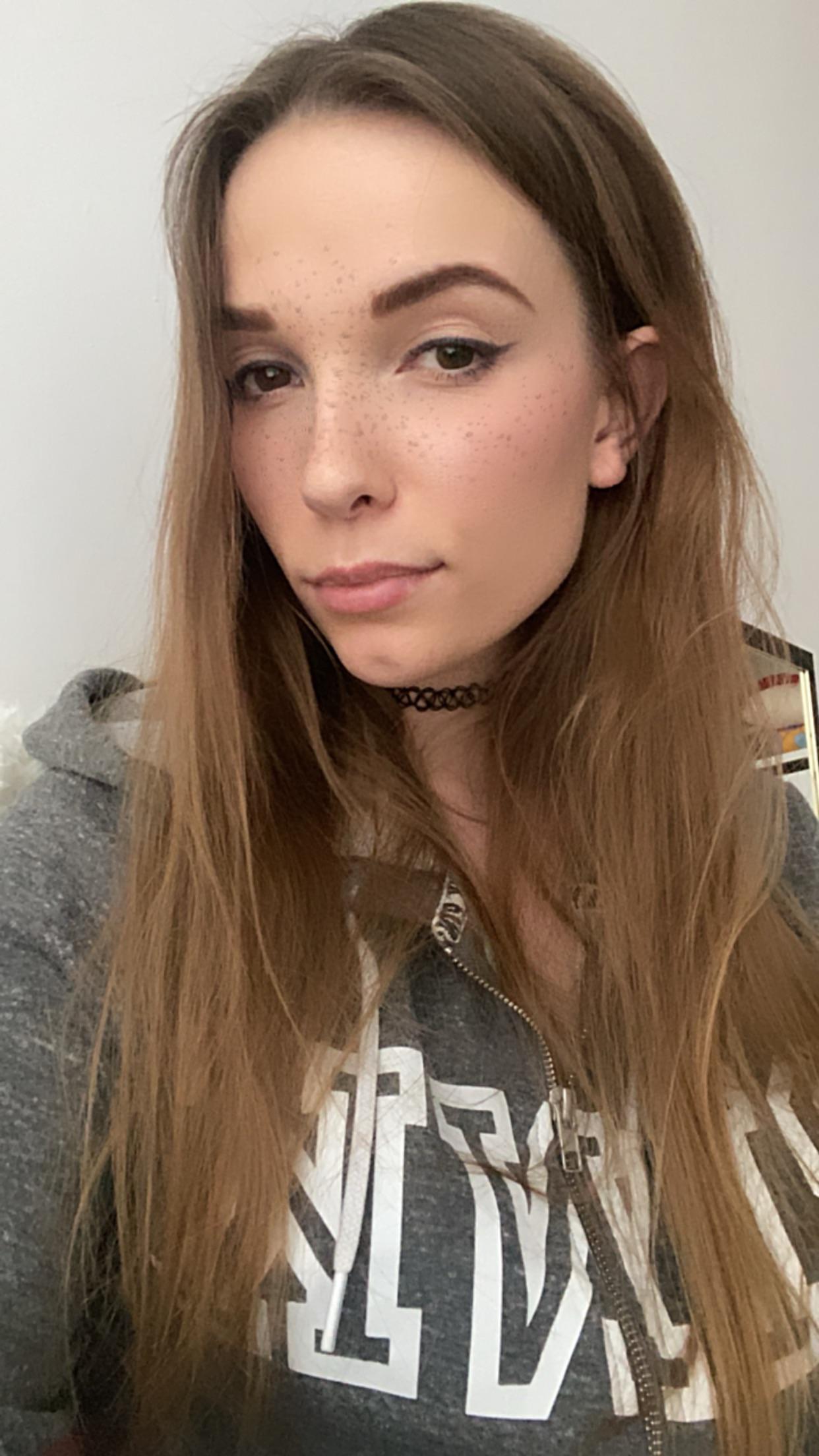 IG @betsyworld_ | Scrolller