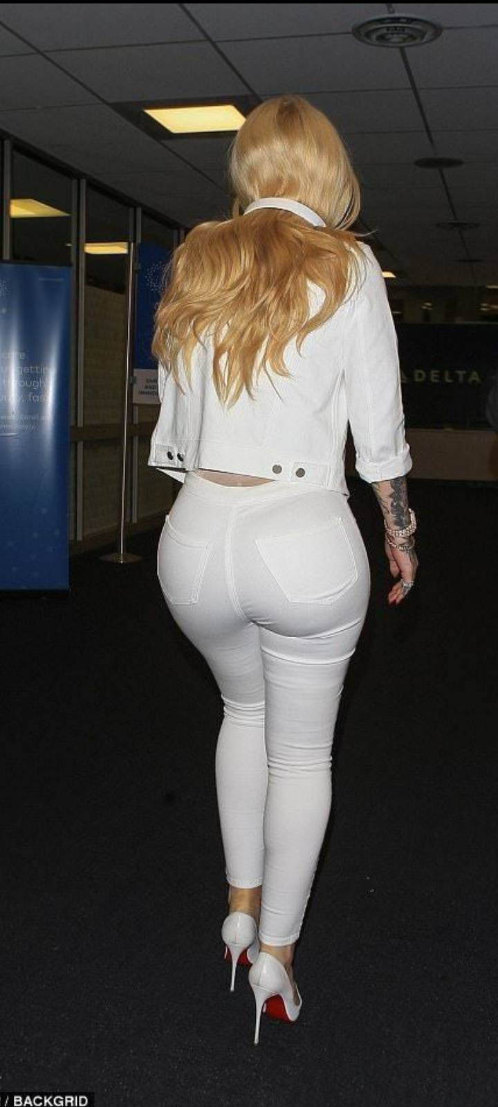 Iggy Azalea is prime pronebone material | Scrolller