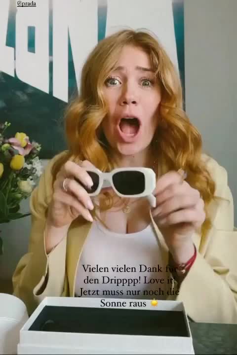 Ihre Titten sind einfach zu geil, was denkt ihr? | Scrolller