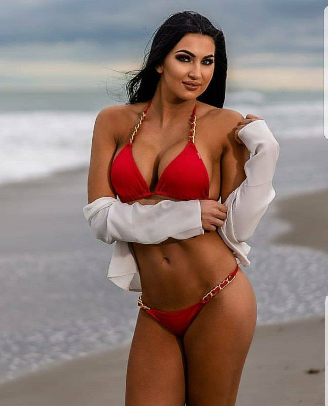 IIconic Beach Body 😍 | Scrolller