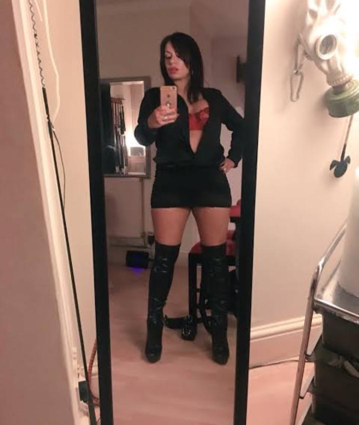 Im a good mistress | Scrolller