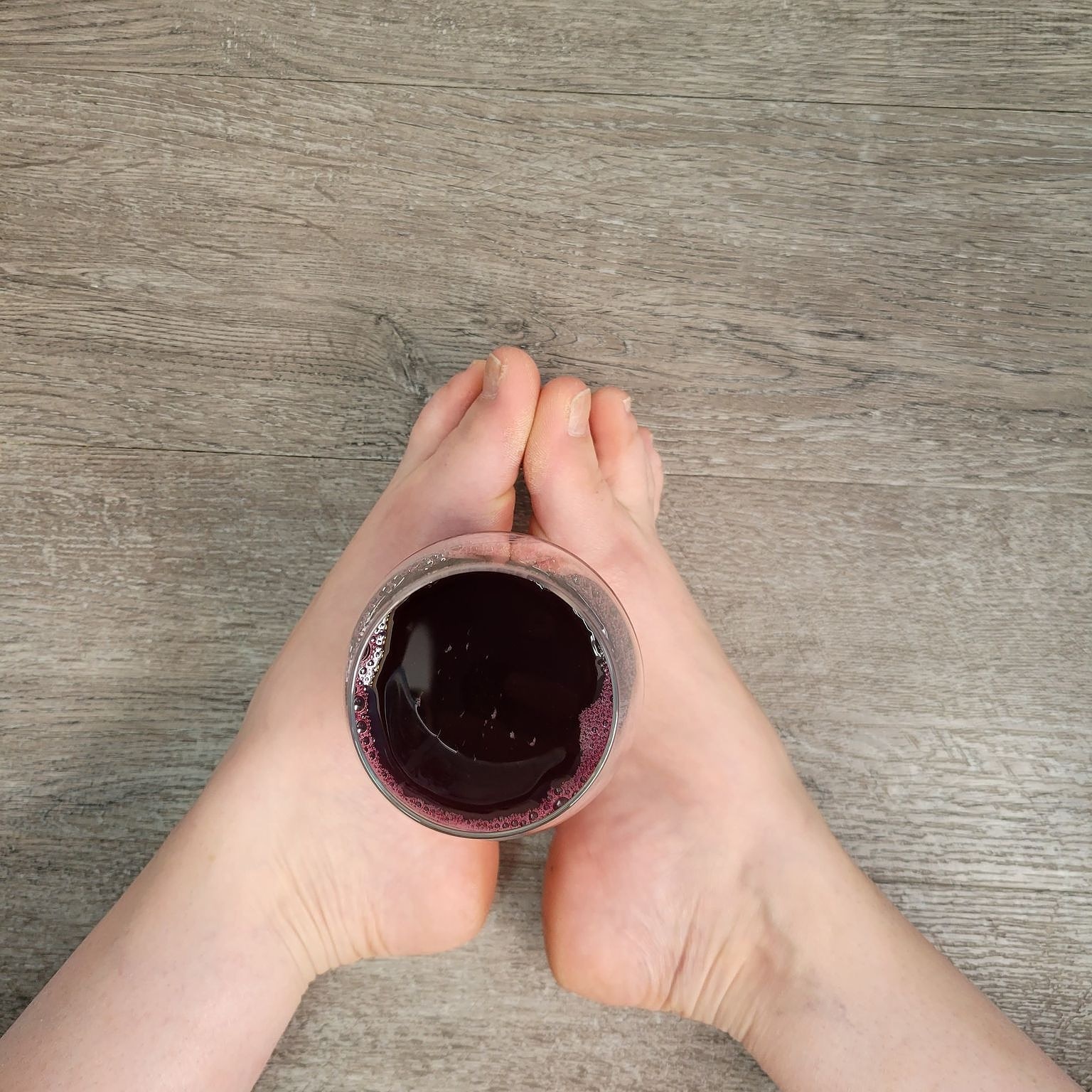 🍷I'm a little drunk...I hope my feet don't spill my wine all over the place🍷 | Scrolller