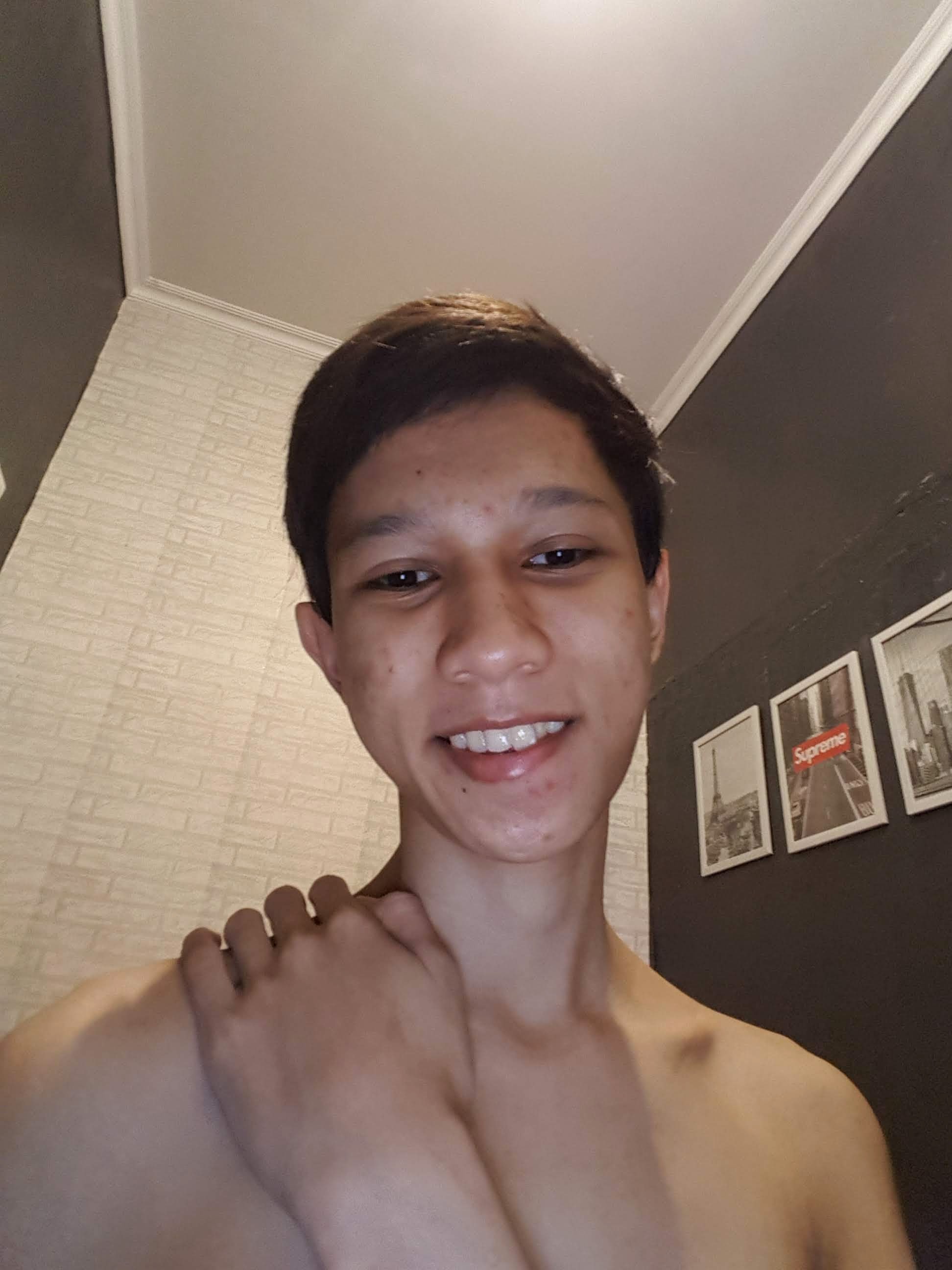 I'm a smol and quiet little baby boy 👉👈 | Scrolller