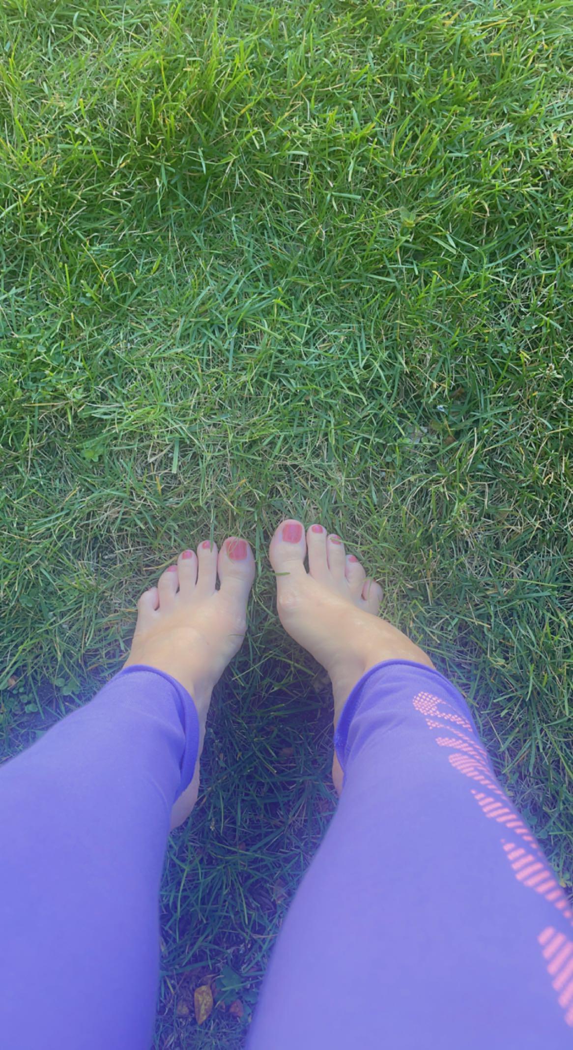 Im always barefoot 🥰 | Scrolller