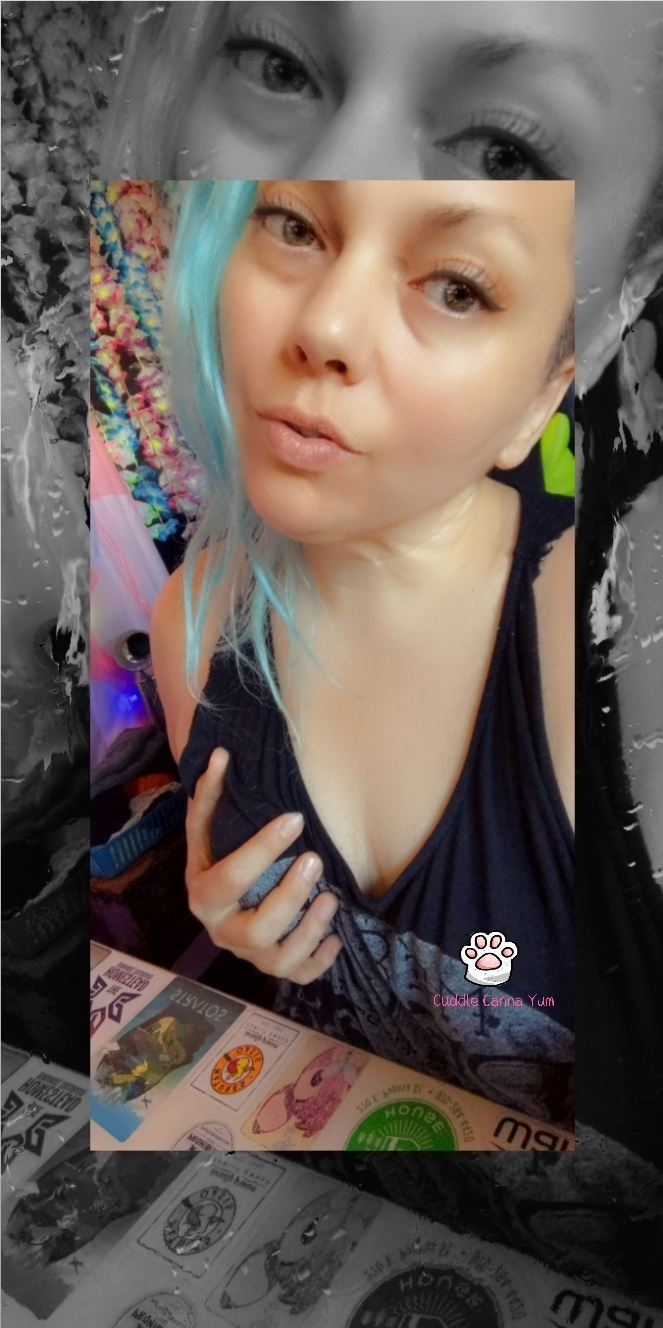 I'm horny baby. My hands can't stop thinking about you. | Scrolller