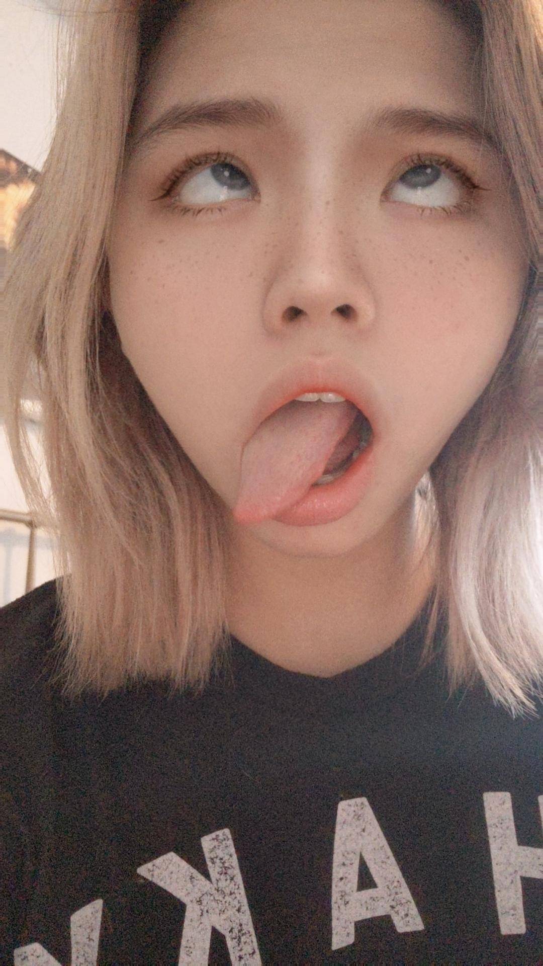 I'm hungry for something long and thick | Scrolller