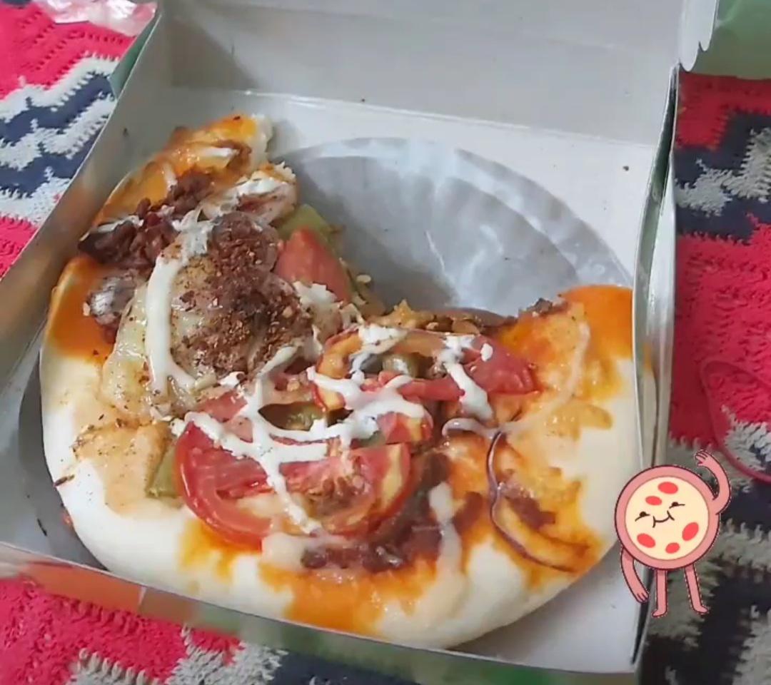 I'm really sorry for sharing this sad excuse of a pizza. | Scrolller