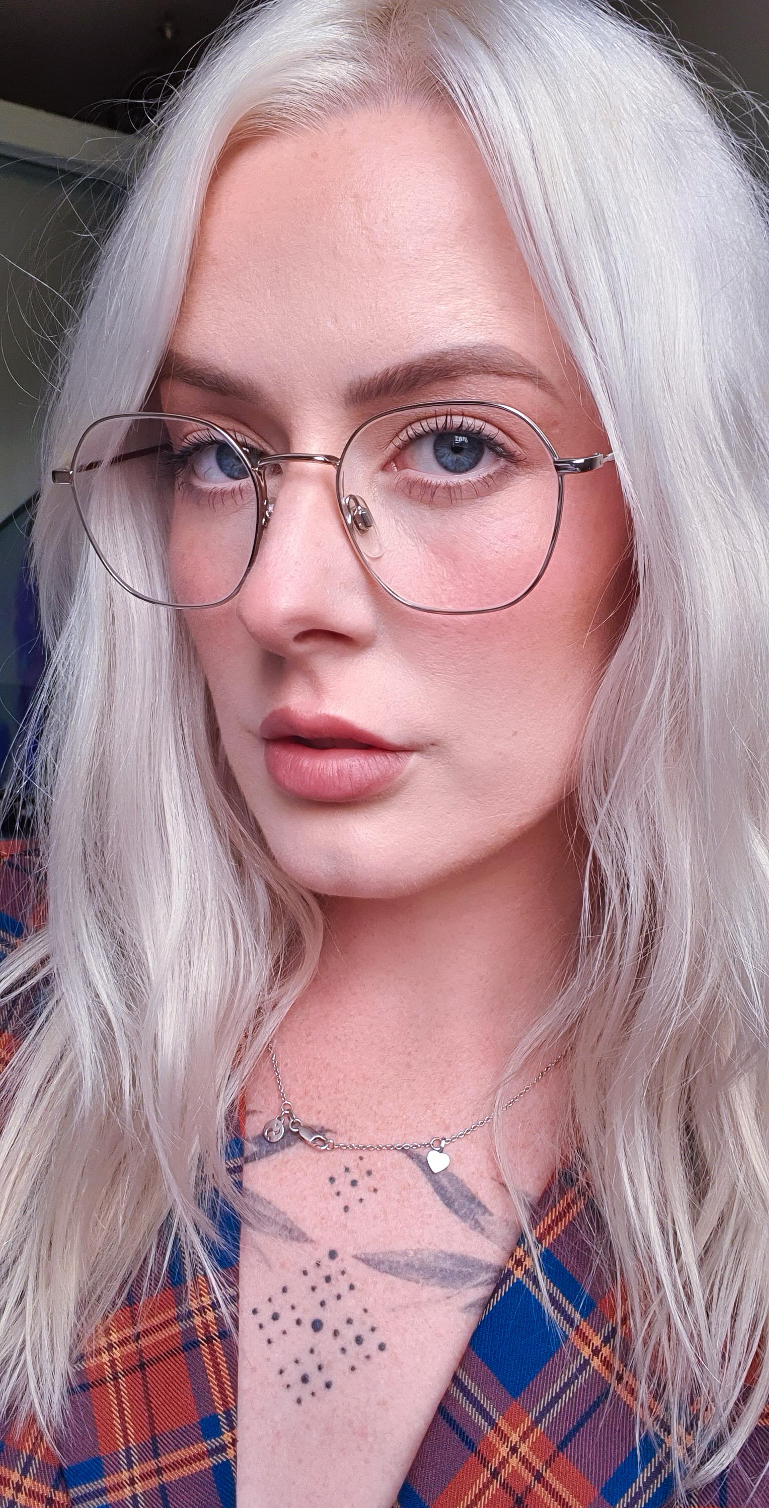 Hi, it's me | Scrolller