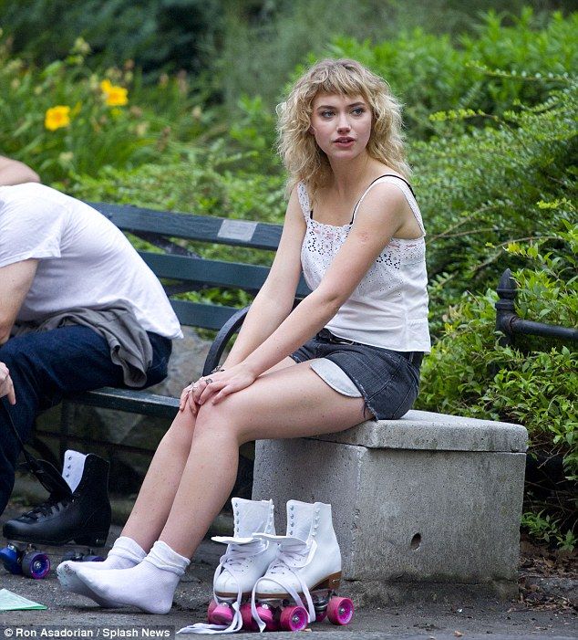 Imogen Poots | Scrolller