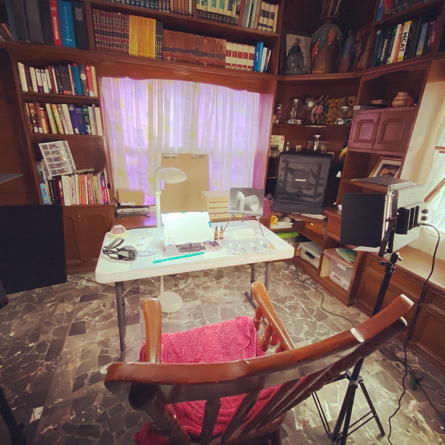 Improvised home studio | Scrolller