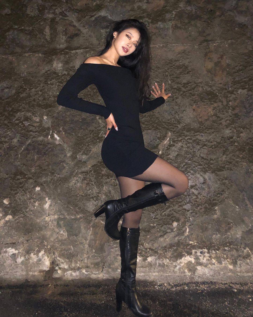 In all black | Scrolller