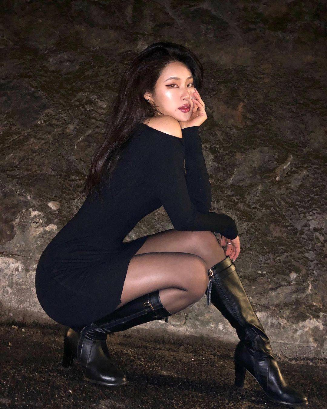 In all black pt2 | Scrolller