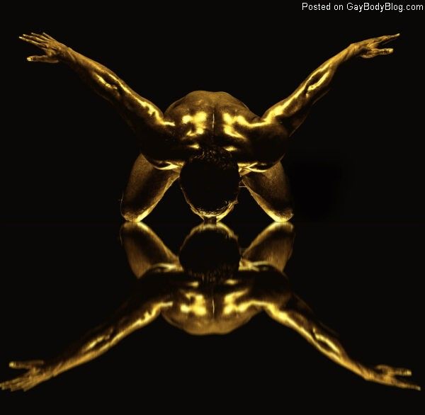 In love with his reflection | Scrolller