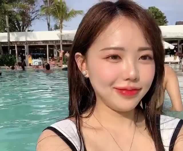 In the pool | Scrolller