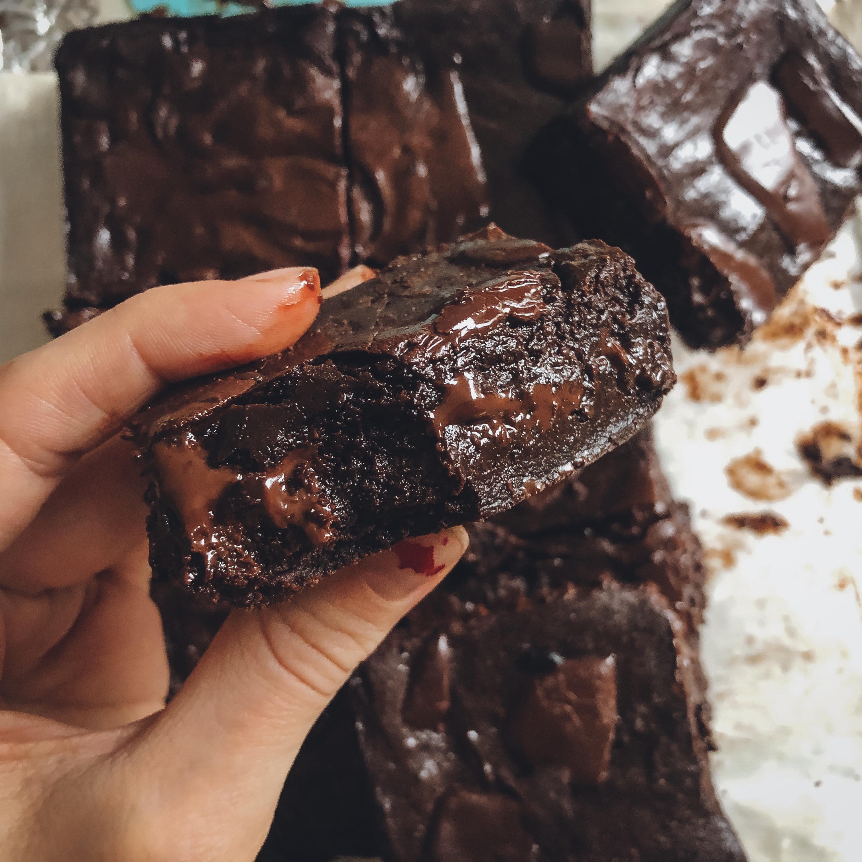 Incredibly fudgy keto "nutella" brownies - only 3.3 net carbs per serving! | Scrolller