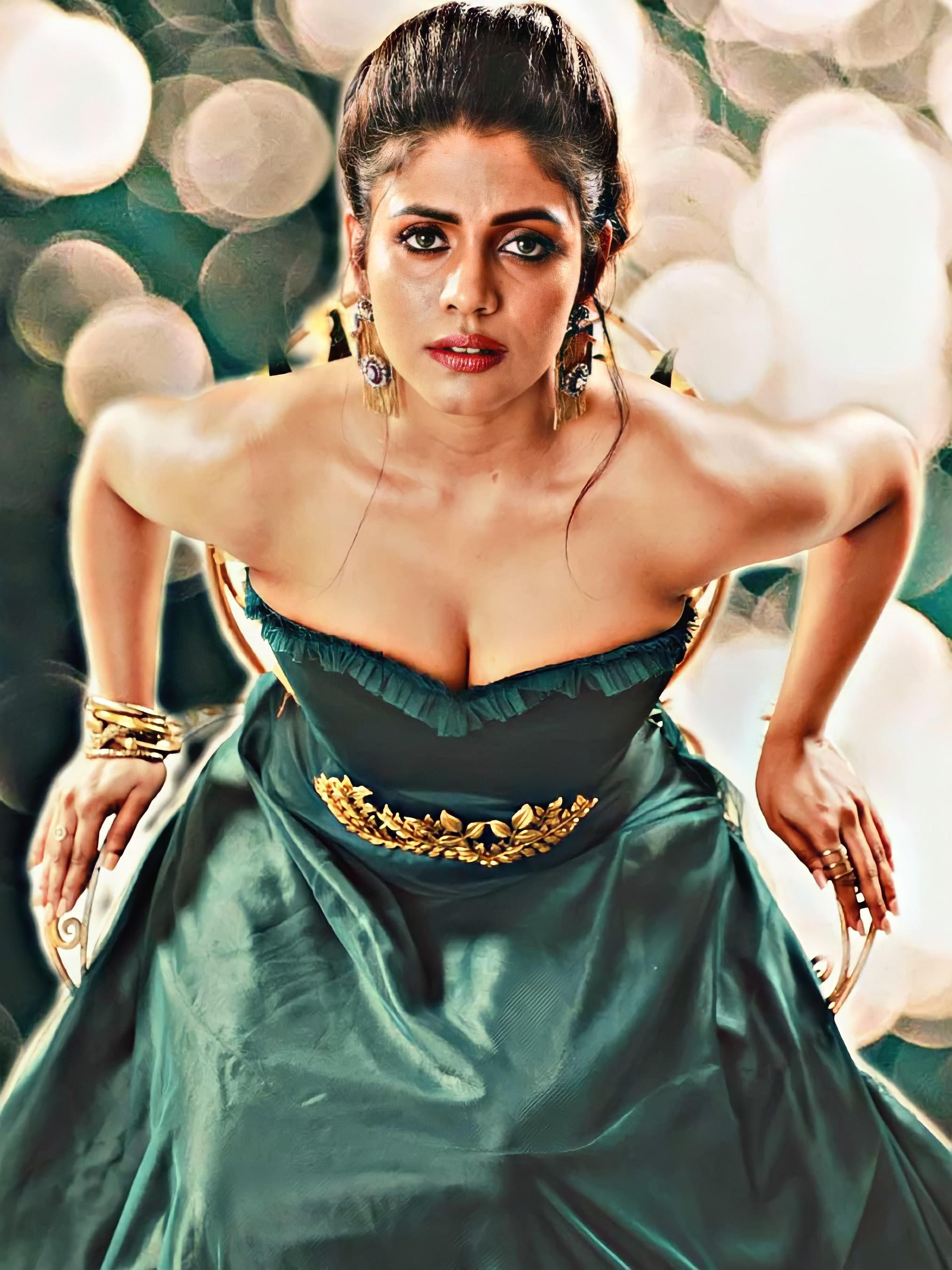 Iniya🔥 | Scrolller