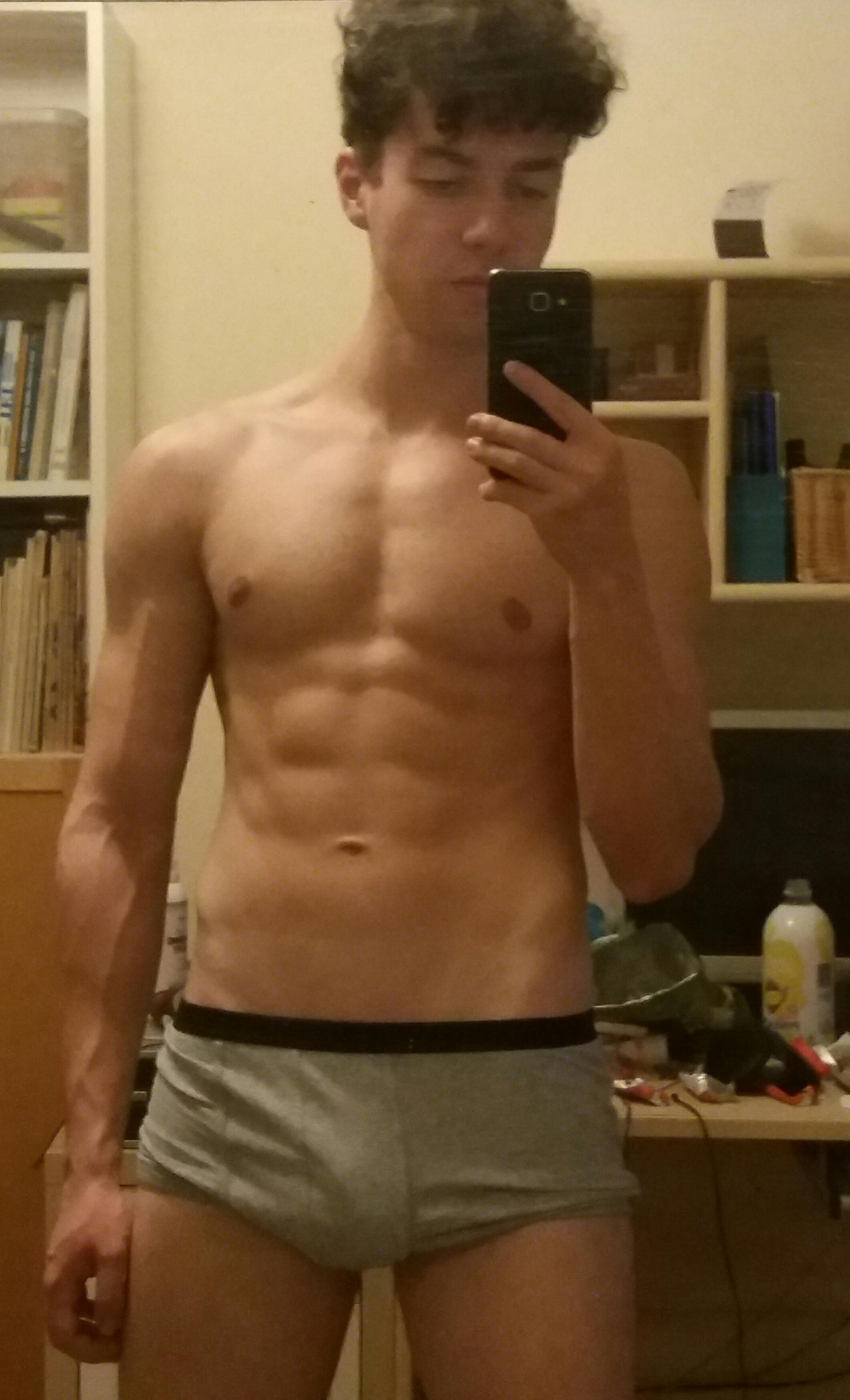 Instead of chocolate bar yum my abs | Scrolller