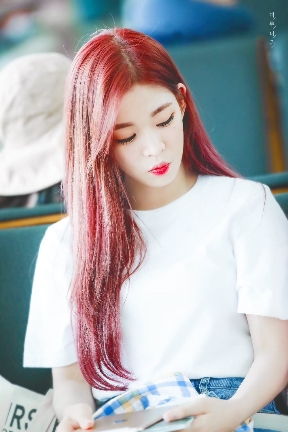 Intrigued Chaeyoung | Scrolller