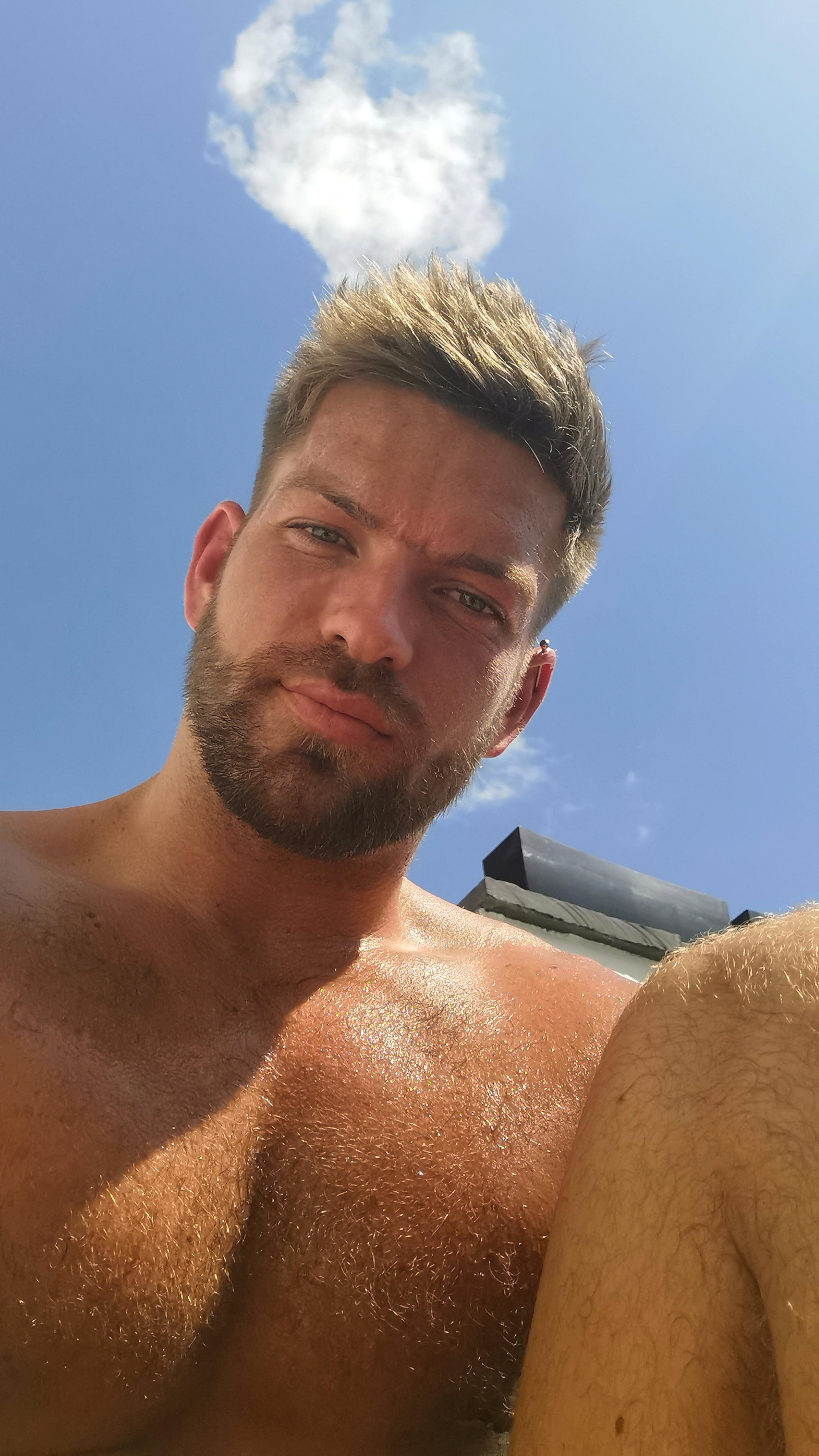 Is anyone else feeling the heat? My chest hairs are dripping 🥵 | Scrolller