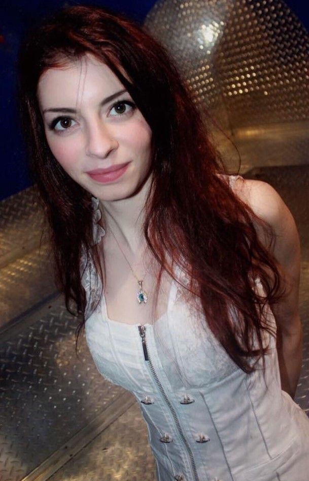 Is it true that I look like Anne Hathaway? | Scrolller