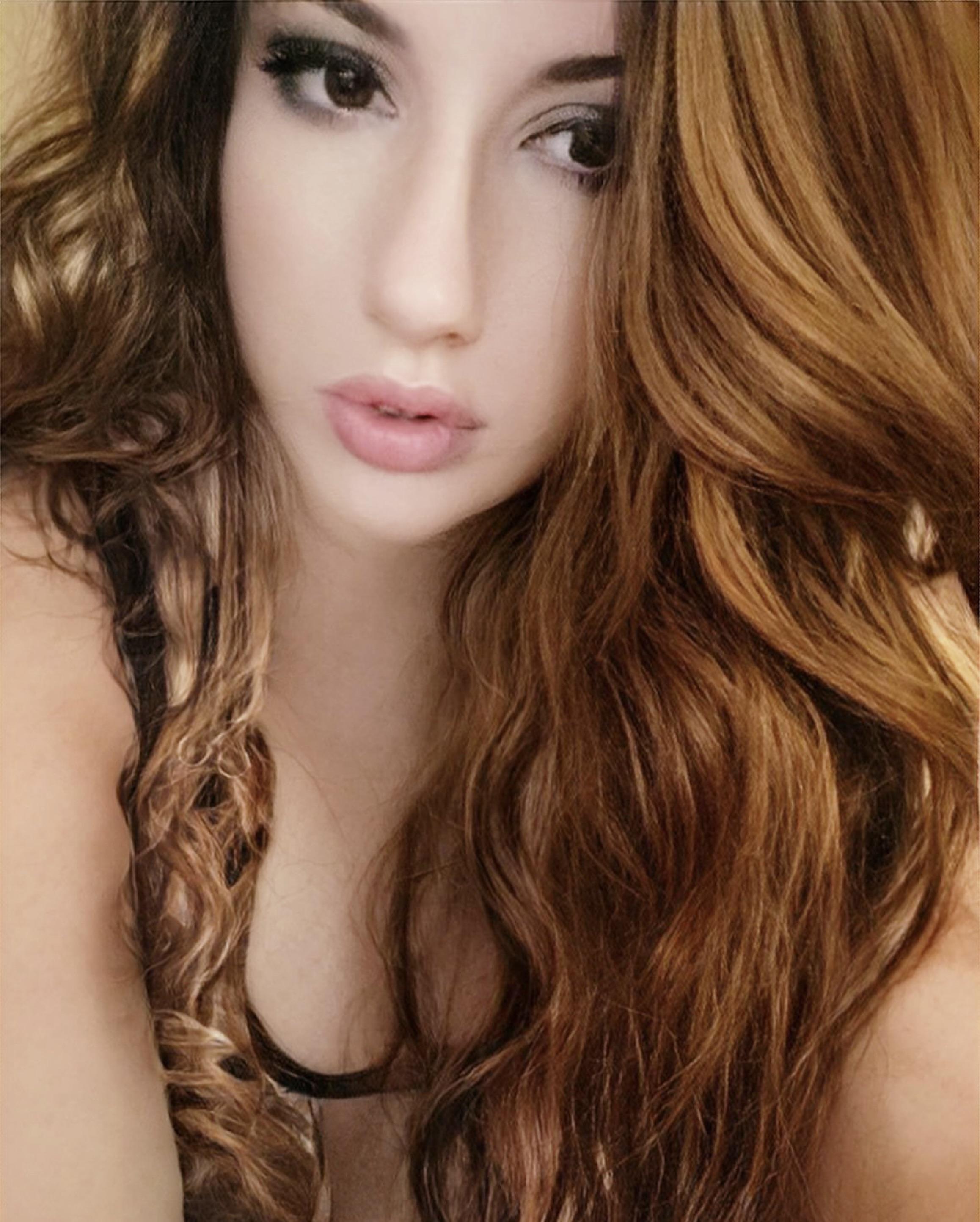 Is she hot and would you fuck her? | Scrolller