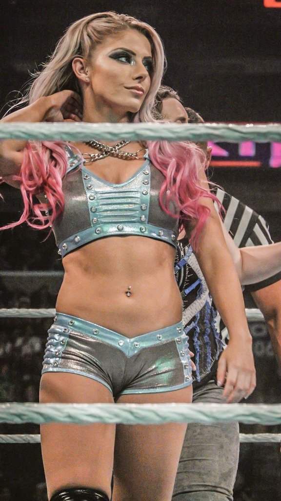 Is that a slight hint of cameltoe? 👀 | Scrolller