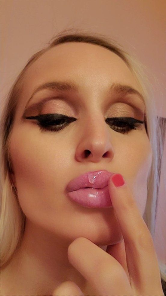 Is there such a thing as to much gloss | Scrolller