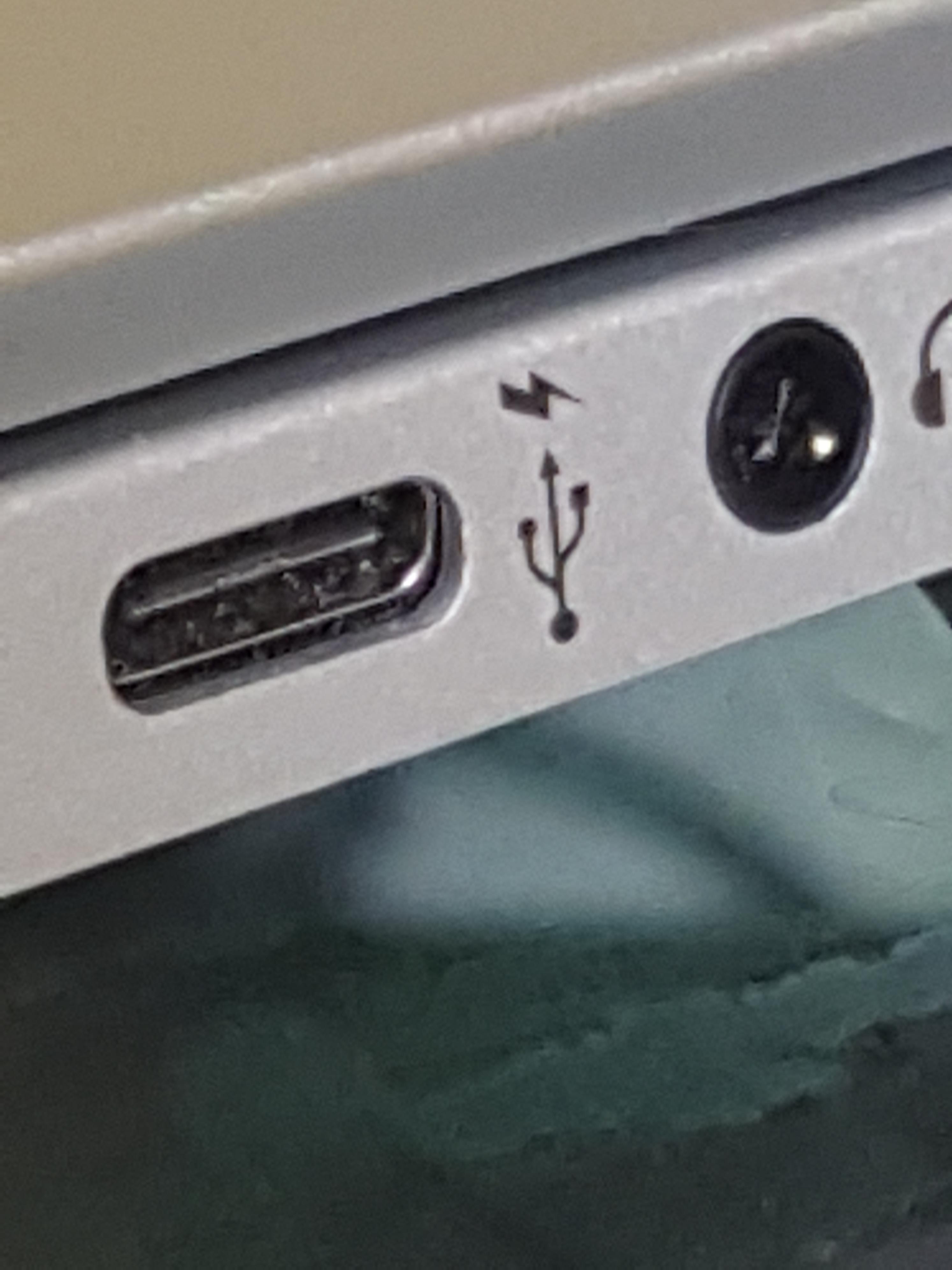 Is this a Thunderbolt port? | Scrolller