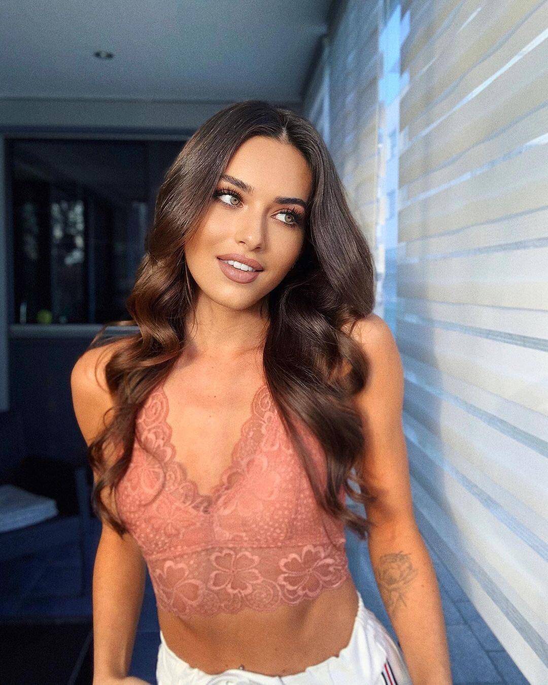 Isabela Is Gorgeous | Scrolller