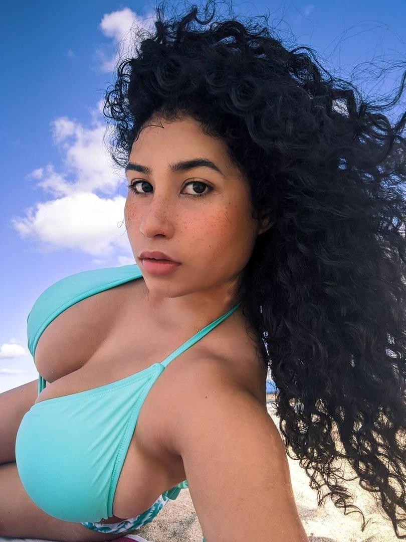 Isabella Rodriguez, overflowing | Scrolller