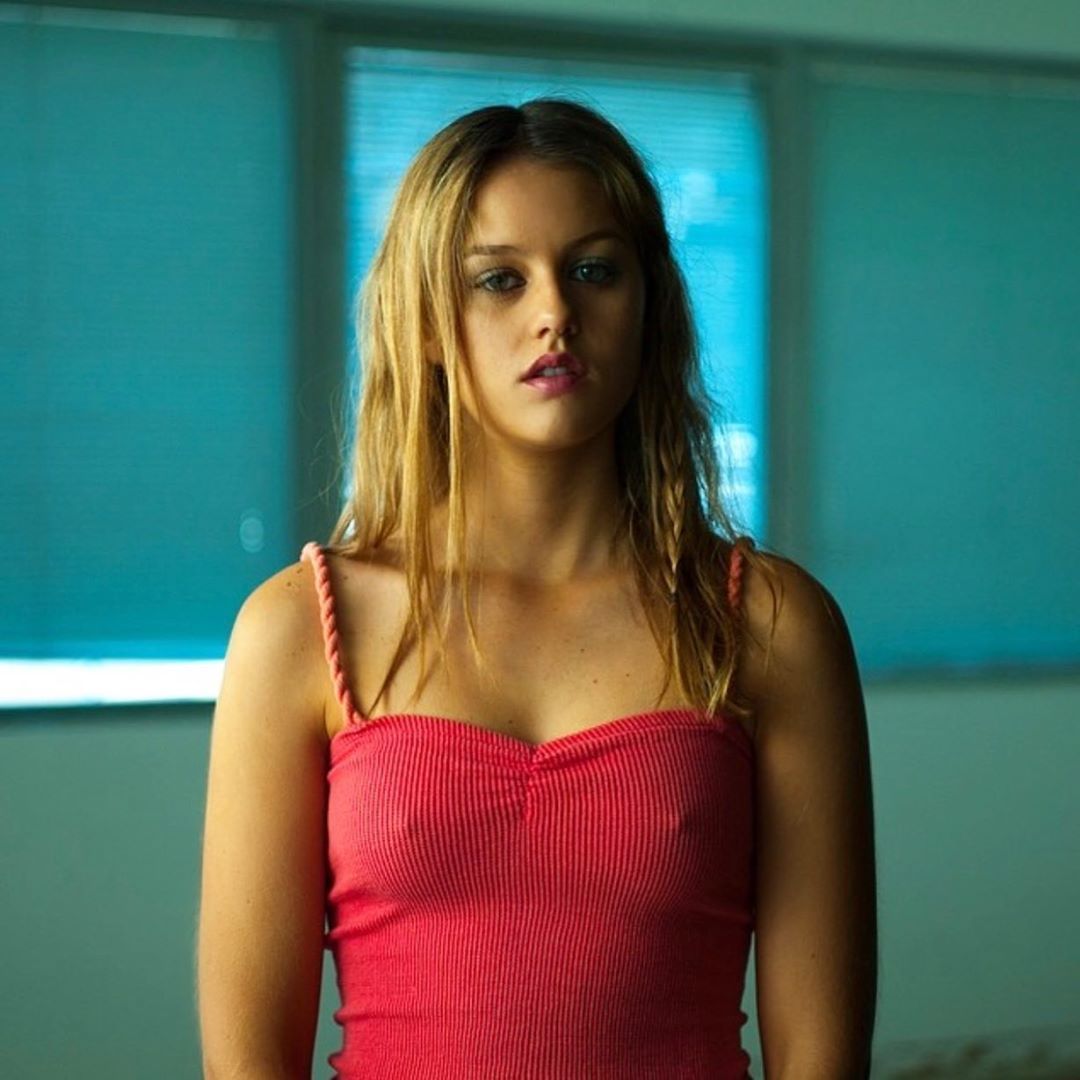 Isabelle Cornish | Scrolller