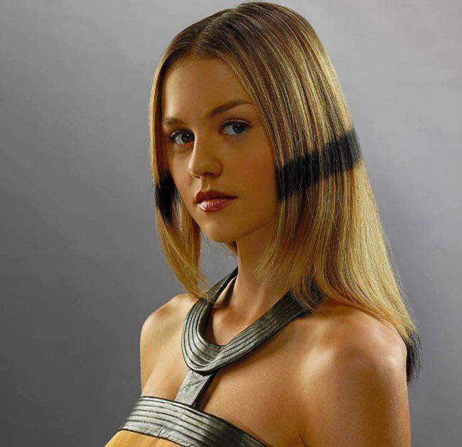 Isabelle Cornish | Scrolller