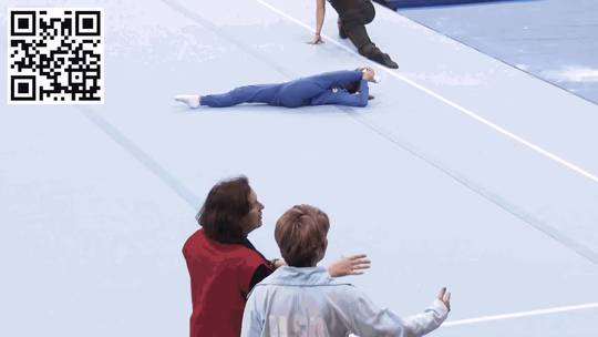 Italian Gymnast Warm up | Scrolller