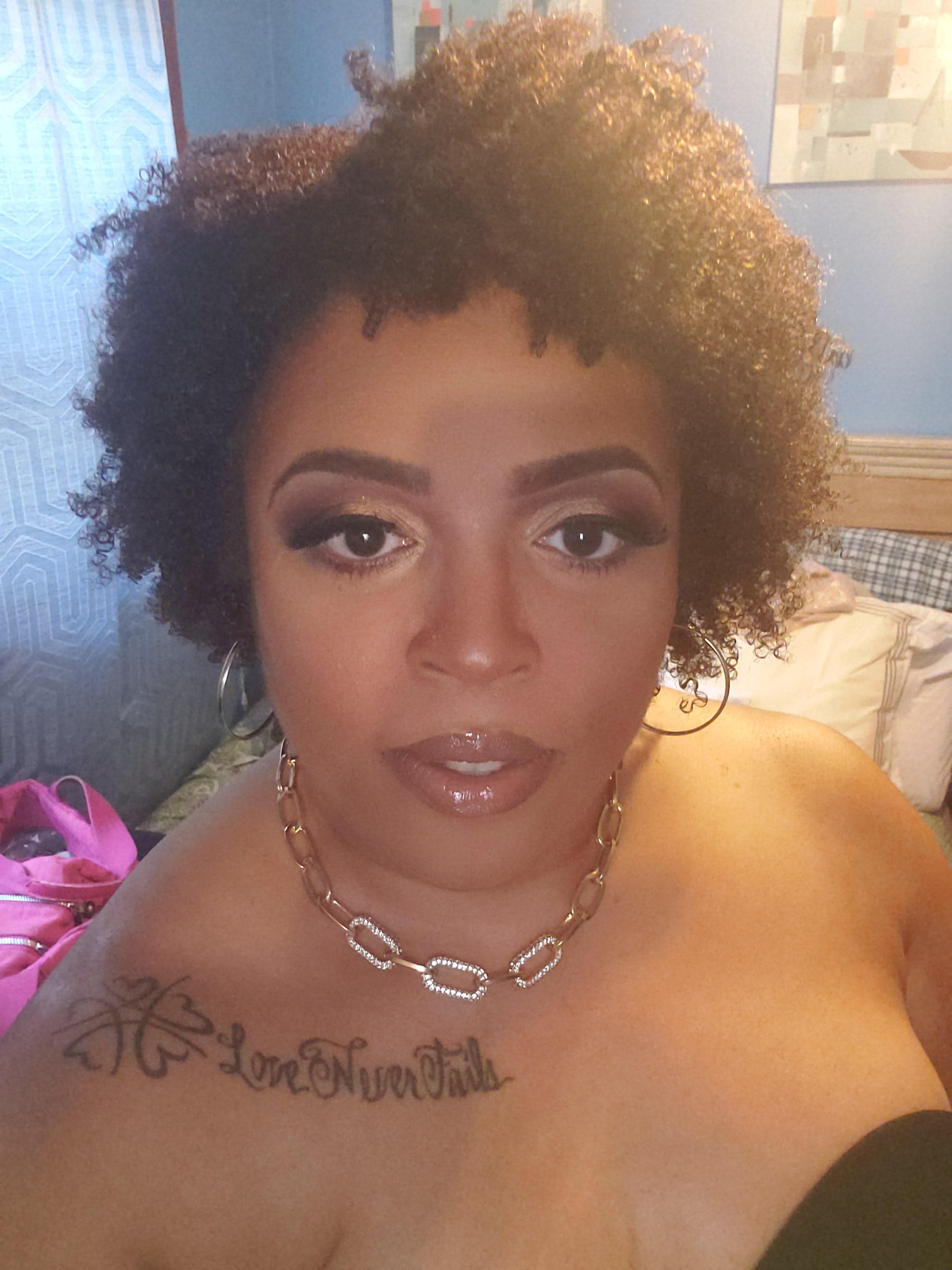 Come join my page so you can see whats attached to this beautiful face. FREE TO JOIN | Scrolller