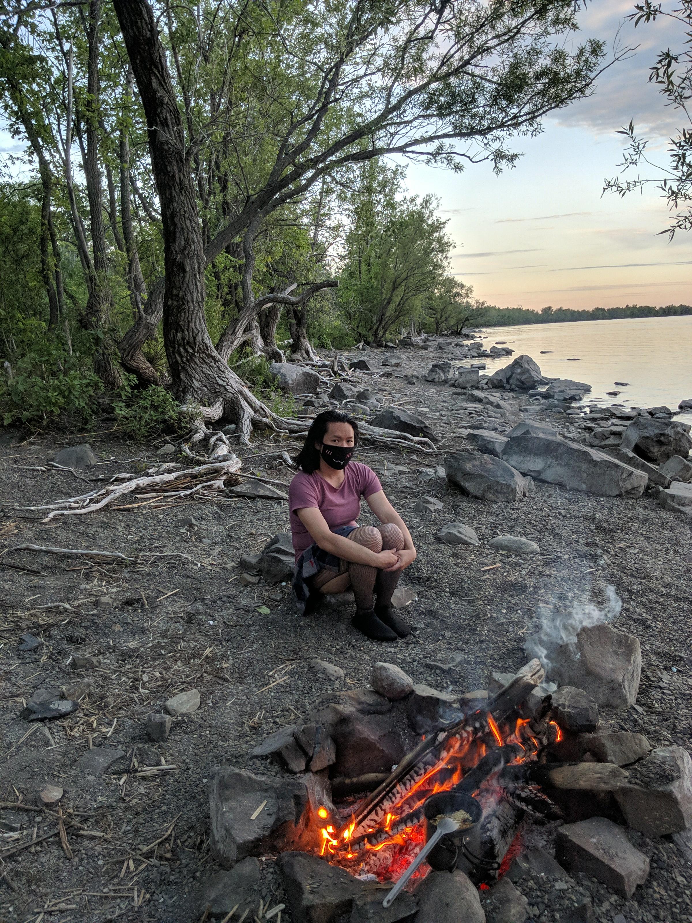 It's lonely here. Come hangout | Scrolller