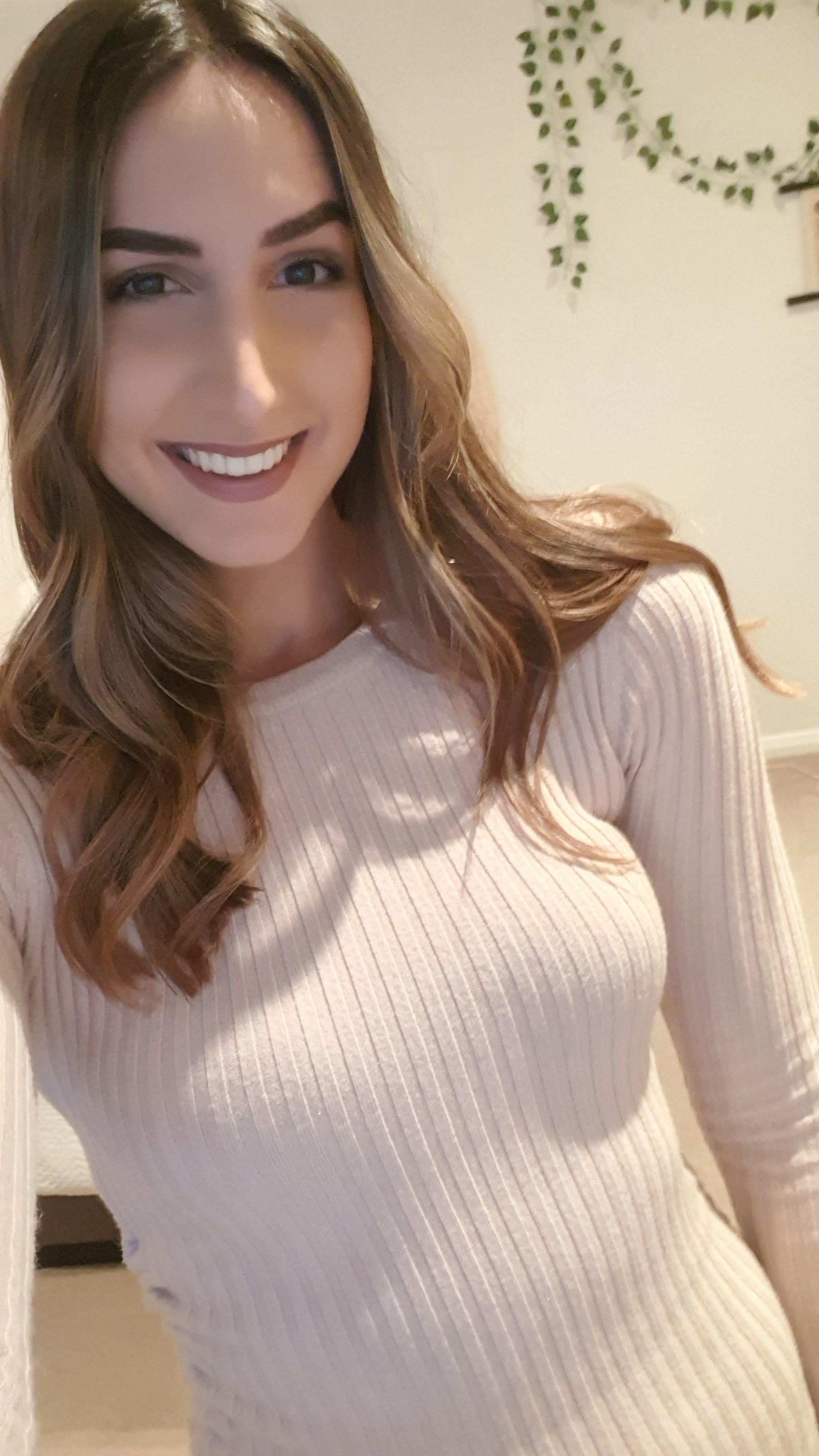 It's raining outside so staying inside is my plan today [25F] | Scrolller