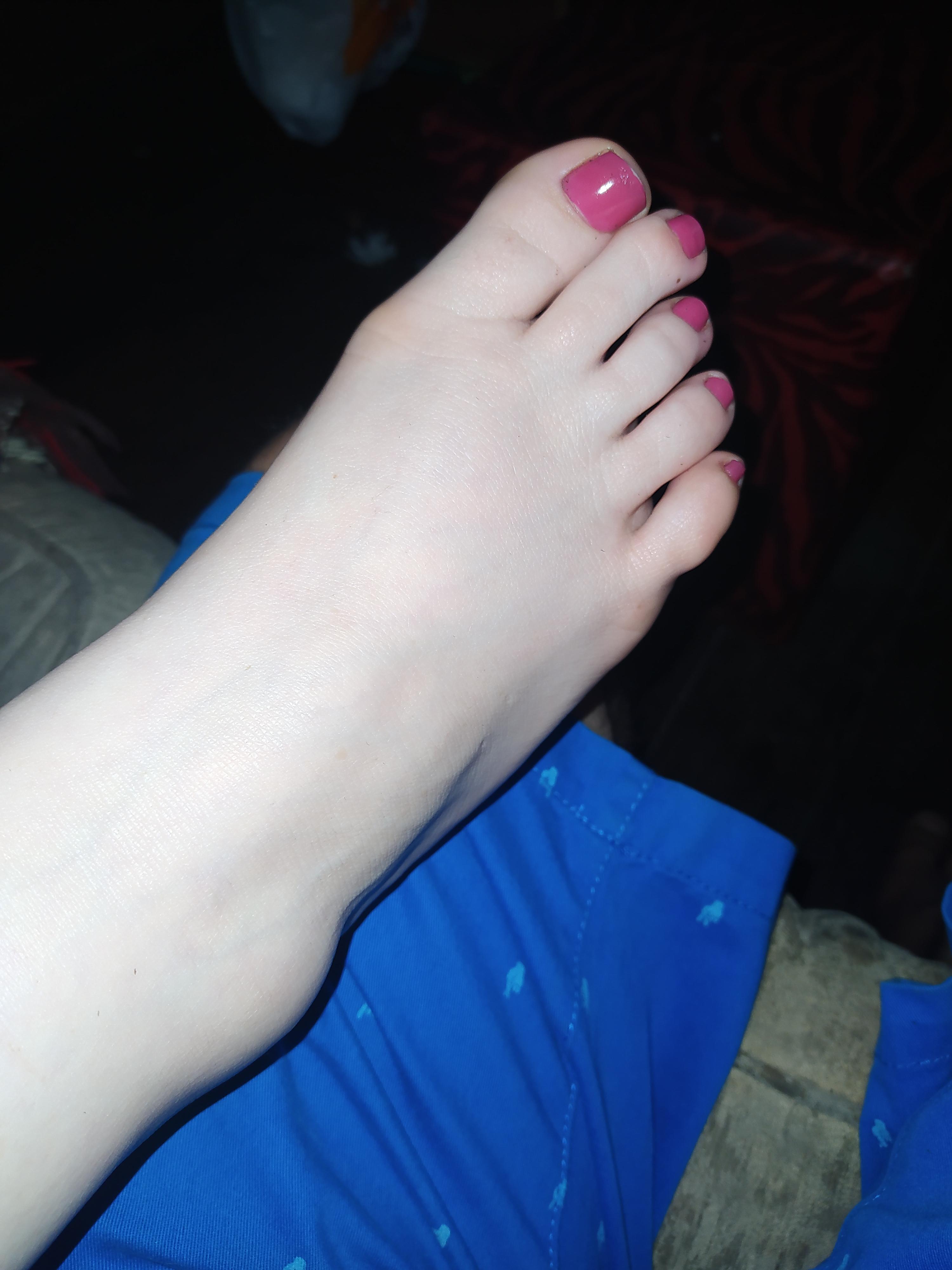 It's time for my bf to please my little 6,5(US) feet | Scrolller