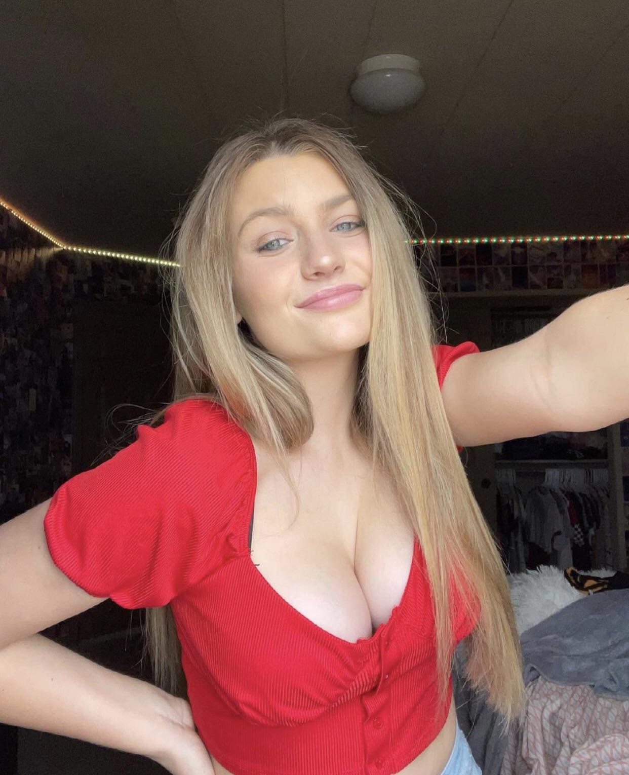 @itsadelecash | Scrolller